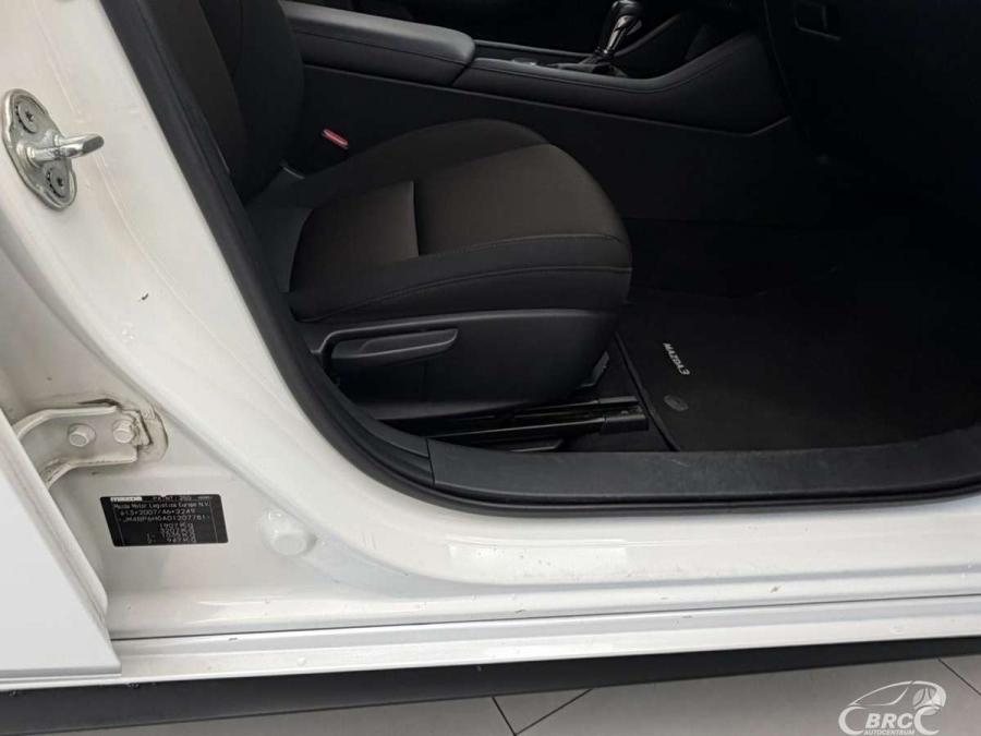 White Mazda 3 2021 in Vilnius, with an engine capacity of 2.00 L and mileage of 64 thousand km for 16999 €, photo 8 on AUTOMOTO.COM.LV