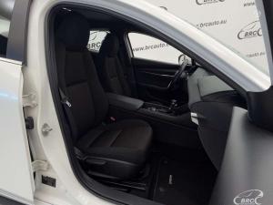 White Mazda 3 2021 in Vilnius, with an engine capacity of 2.00 L and mileage of 64 thousand km for 16999 €, photo 9 on AUTOMOTO.COM.LV