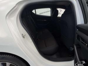 White Mazda 3 2021 in Vilnius, with an engine capacity of 2.00 L and mileage of 64 thousand km for 16999 €, photo 10 on AUTOMOTO.COM.LV