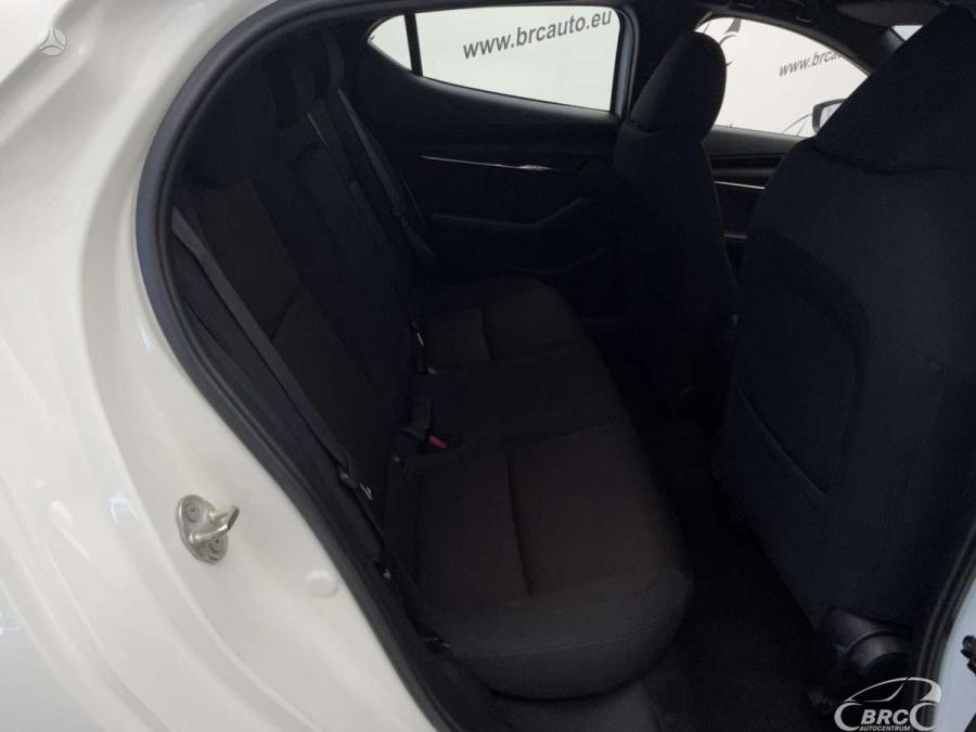 White Mazda 3 2021 in Vilnius, with an engine capacity of 2.00 L and mileage of 64 thousand km for 16999 €, photo 12 on AUTOMOTO.COM.LV
