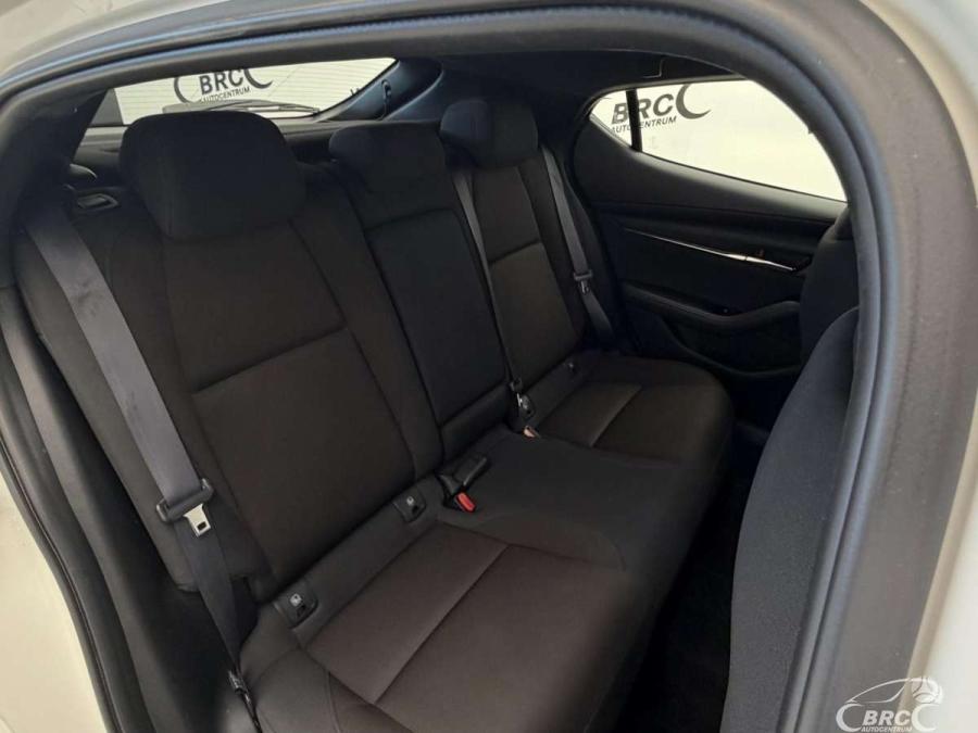 White Mazda 3 2021 in Vilnius, with an engine capacity of 2.00 L and mileage of 64 thousand km for 16999 €, photo 13 on AUTOMOTO.COM.LV