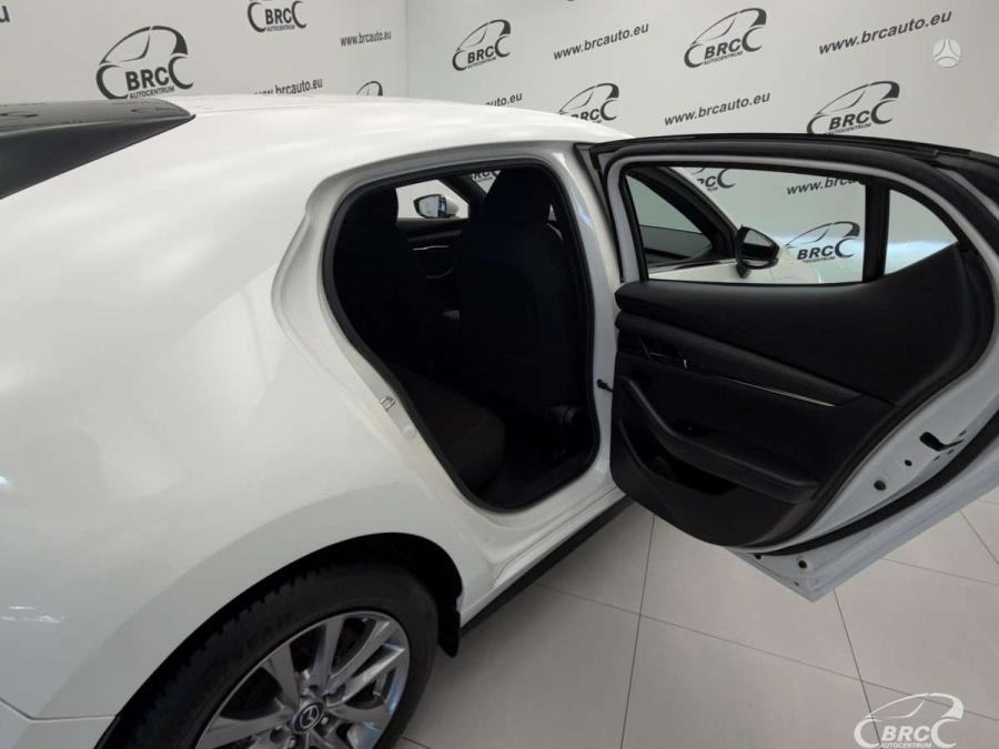 White Mazda 3 2021 in Vilnius, with an engine capacity of 2.00 L and mileage of 64 thousand km for 16999 €, photo 14 on AUTOMOTO.COM.LV