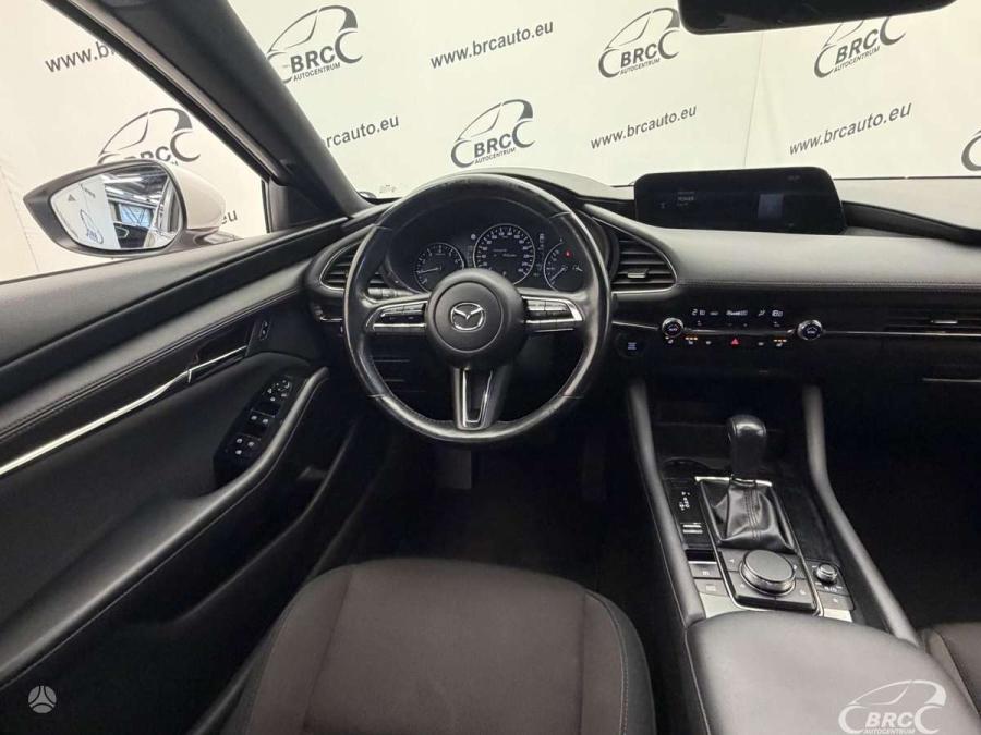 White Mazda 3 2021 in Vilnius, with an engine capacity of 2.00 L and mileage of 64 thousand km for 16999 €, photo 15 on AUTOMOTO.COM.LV