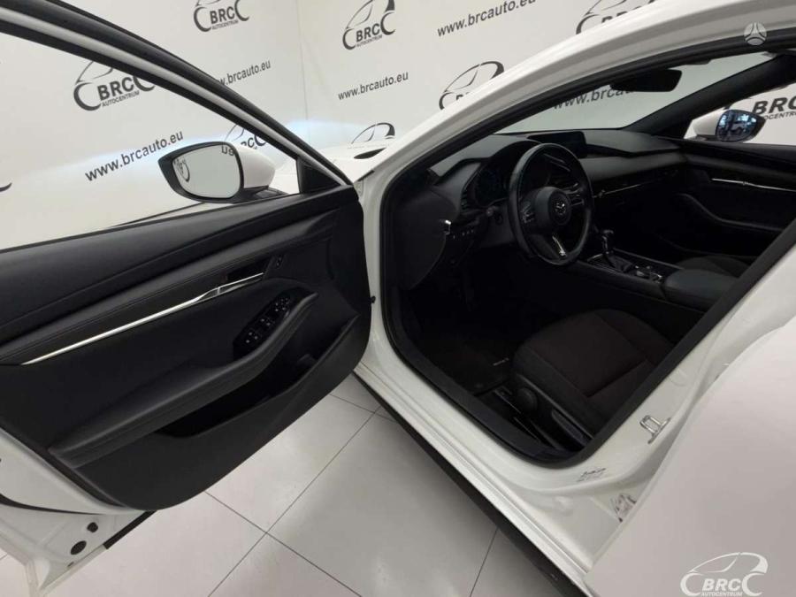 White Mazda 3 2021 in Vilnius, with an engine capacity of 2.00 L and mileage of 64 thousand km for 16999 €, photo 20 on AUTOMOTO.COM.LV
