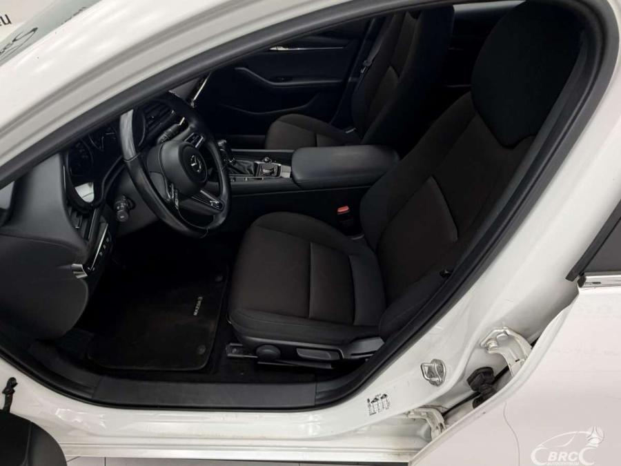 White Mazda 3 2021 in Vilnius, with an engine capacity of 2.00 L and mileage of 64 thousand km for 16999 €, photo 22 on AUTOMOTO.COM.LV