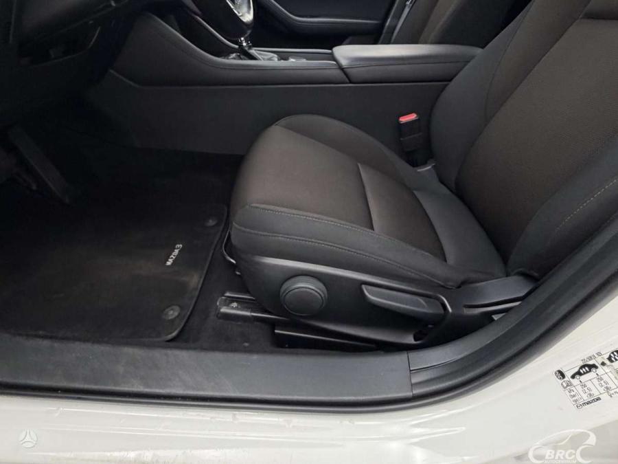 White Mazda 3 2021 in Vilnius, with an engine capacity of 2.00 L and mileage of 64 thousand km for 16999 €, photo 23 on AUTOMOTO.COM.LV