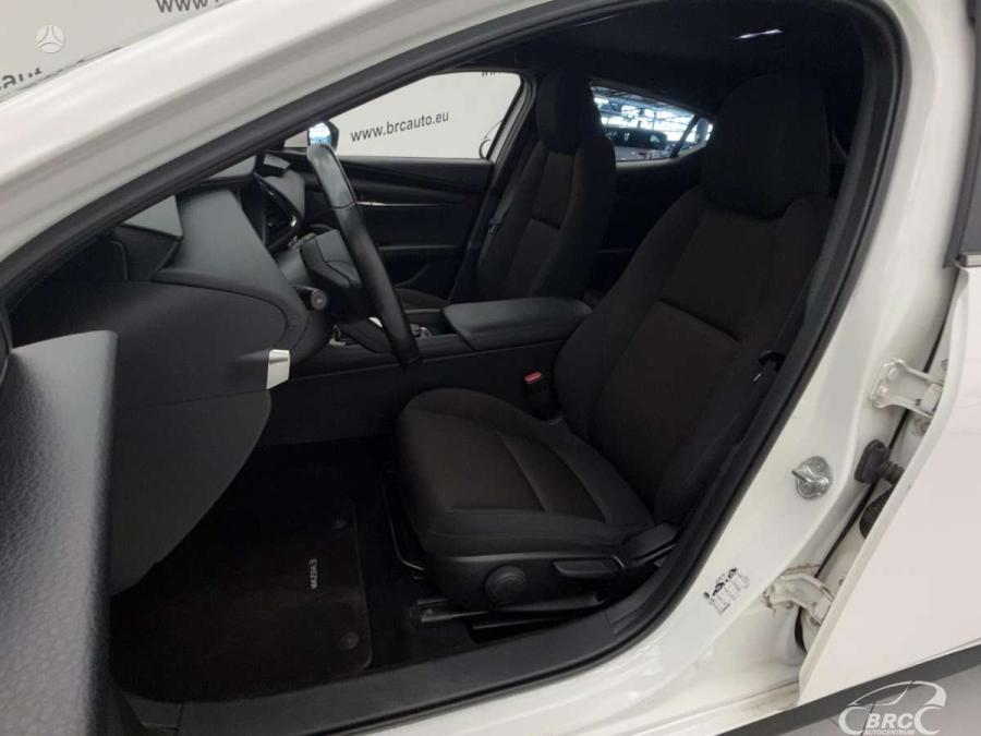 White Mazda 3 2021 in Vilnius, with an engine capacity of 2.00 L and mileage of 64 thousand km for 16999 €, photo 24 on AUTOMOTO.COM.LV