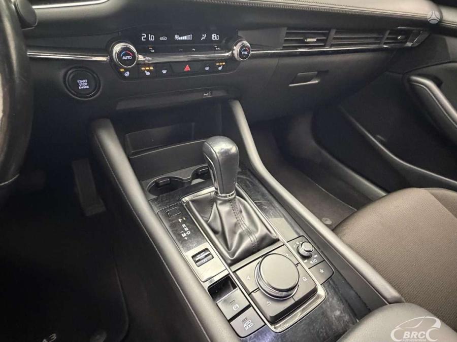 White Mazda 3 2021 in Vilnius, with an engine capacity of 2.00 L and mileage of 64 thousand km for 16999 €, photo 28 on AUTOMOTO.COM.LV