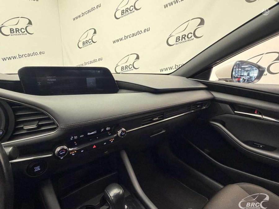 White Mazda 3 2021 in Vilnius, with an engine capacity of 2.00 L and mileage of 64 thousand km for 16999 €, photo 29 on AUTOMOTO.COM.LV