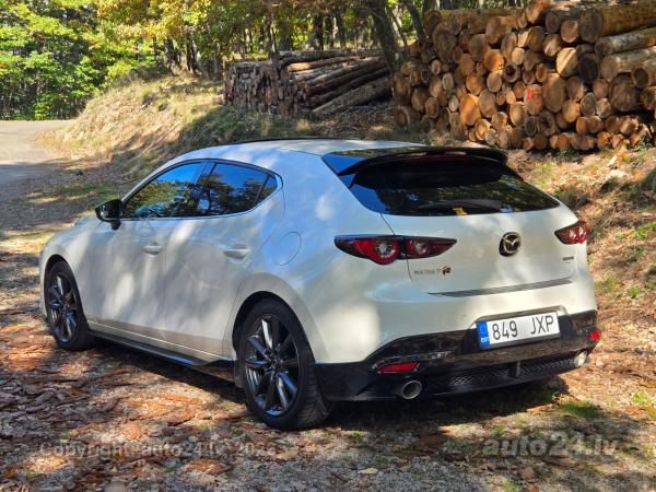 White Mazda 3 2023 in Tallinn, with an engine capacity of 2.00 L and mileage of 32 thousand km for 26490 €, photo 4 on AUTOMOTO.COM.LV