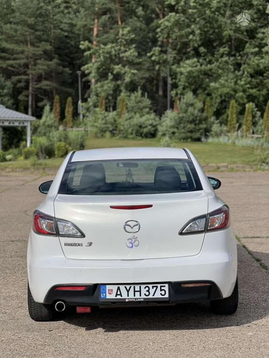 White Mazda 3 2009 in Kaunas, with an engine capacity of 2.00 L and mileage of 242 thousand km for 2200 €, photo 4 on AUTOMOTO.COM.LV