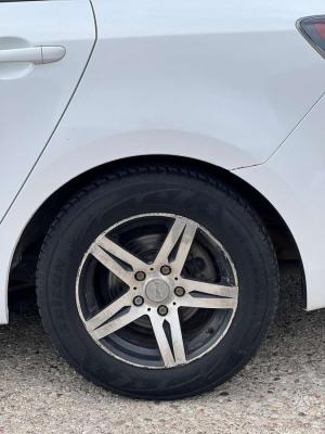 White Mazda 3 2009 in Kaunas, with an engine capacity of 2.00 L and mileage of 242 thousand km for 2200 €, photo 8 on AUTOMOTO.COM.LV