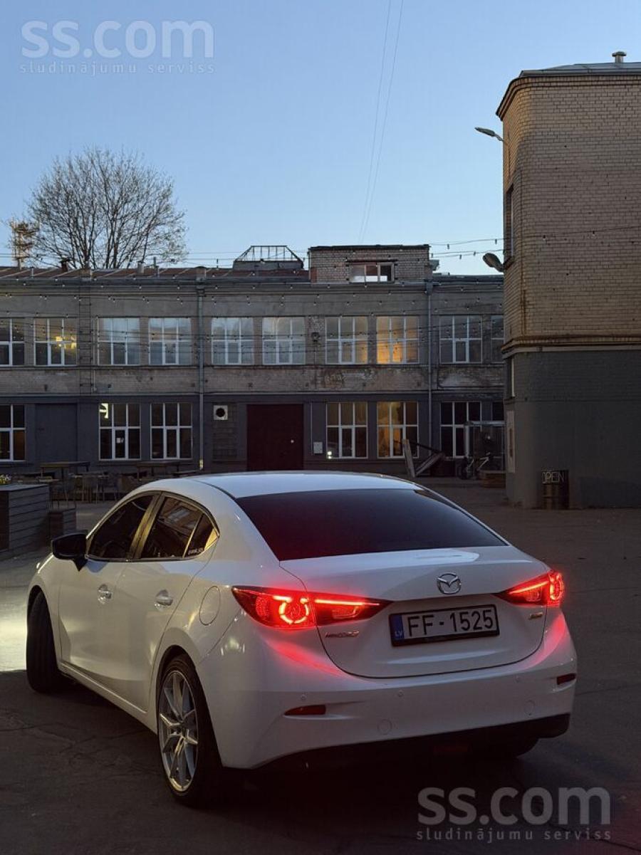White Mazda 3 2015 in Riga, with an engine capacity of 2.20 L and mileage of 321 thousand km for 5000 €, photo 4 on AUTOMOTO.COM.LV