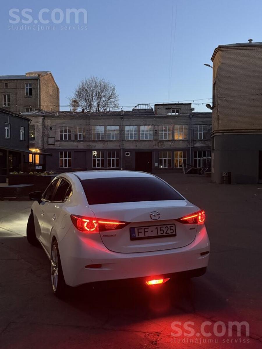 White Mazda 3 2015 in Riga, with an engine capacity of 2.20 L and mileage of 321 thousand km for 5000 €, photo 6 on AUTOMOTO.COM.LV