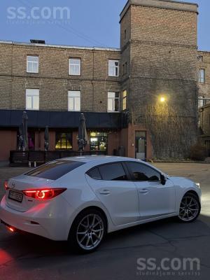 White Mazda 3 2015 in Riga, with an engine capacity of 2.20 L and mileage of 321 thousand km for 5000 €, photo 7 on AUTOMOTO.COM.LV
