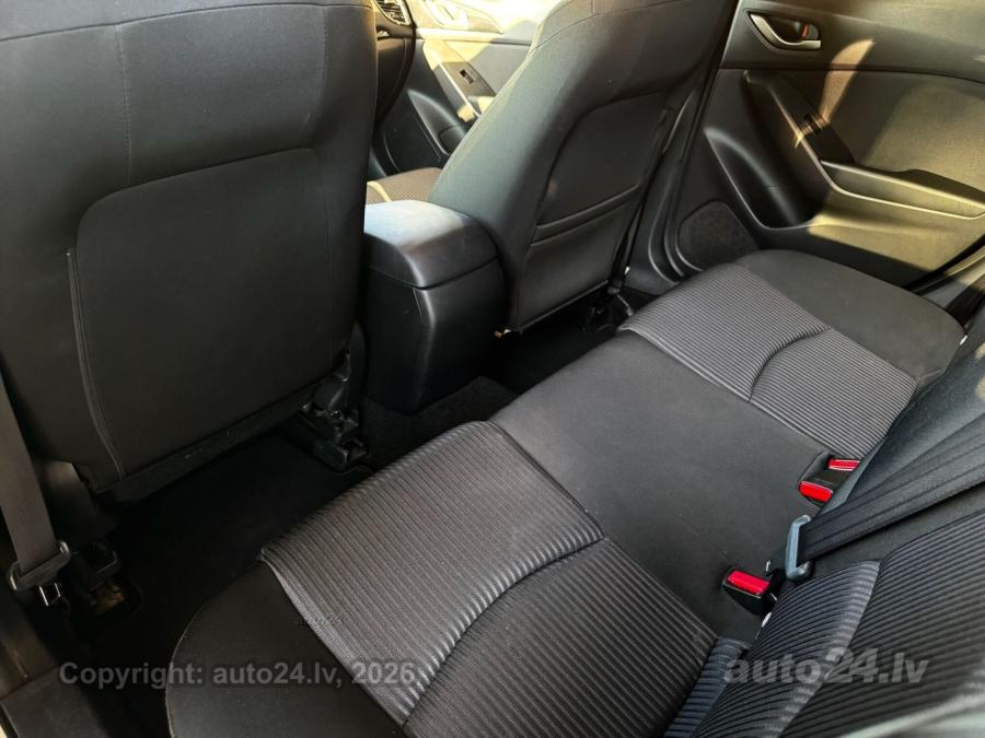Белый Мазда 3 2015 в Таллин, объемом двигателя 2.00 л и пробегом 85 тыс. км за 10200 €, фото 10 на AUTOMOTO.COM.LV