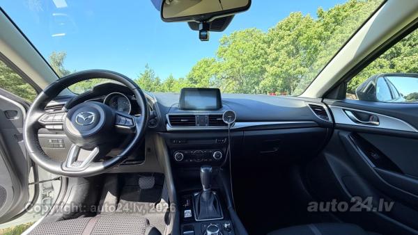 Balts Mazda 3 2018 Kuresāre, ar dzinēja tilpumu 2.00 L un nobraukumu 101 tūkst. km par 11000 €, foto 9 vietnē AUTOMOTO.COM.LV