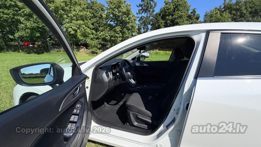 Balts Mazda 3 2018 Kuresāre, ar dzinēja tilpumu 2.00 L un nobraukumu 101 tūkst. km par 11000 €, foto 12 vietnē AUTOMOTO.COM.LV