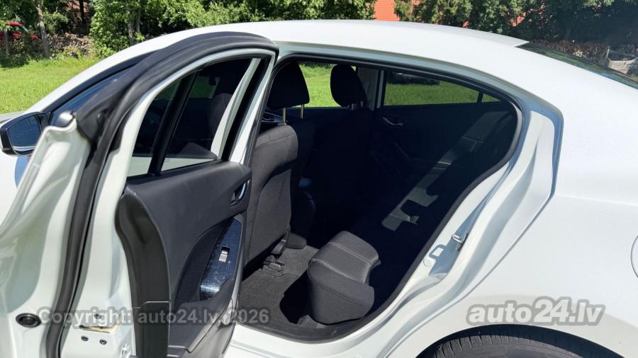 Balts Mazda 3 2018 Kuresāre, ar dzinēja tilpumu 2.00 L un nobraukumu 101 tūkst. km par 11000 €, foto 13 vietnē AUTOMOTO.COM.LV
