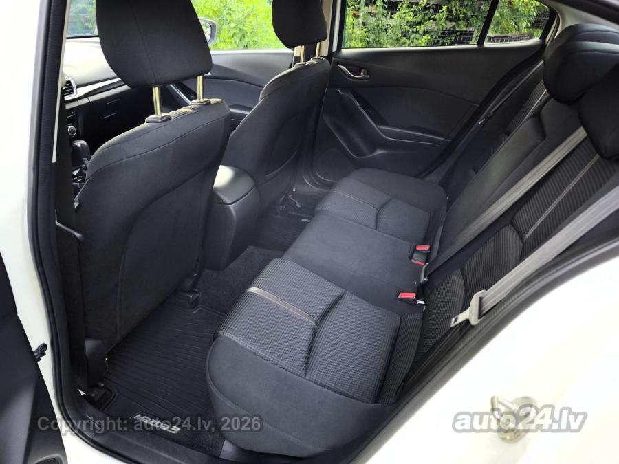 Balts Mazda 3 2019 Tallina, ar dzinēja tilpumu 2.00 L un nobraukumu 72 tūkst. km par 17600 €, foto 30 vietnē AUTOMOTO.COM.LV