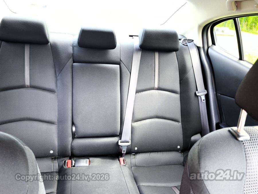 Balts Mazda 3 2019 Tallina, ar dzinēja tilpumu 2.00 L un nobraukumu 72 tūkst. km par 17600 €, foto 35 vietnē AUTOMOTO.COM.LV