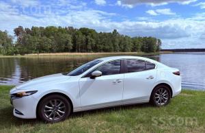 White Mazda 3 2020 in Riga, with an engine capacity of 2.00 L and mileage of 112 thousand km for 20500 €, photo 3 on AUTOMOTO.COM.LV