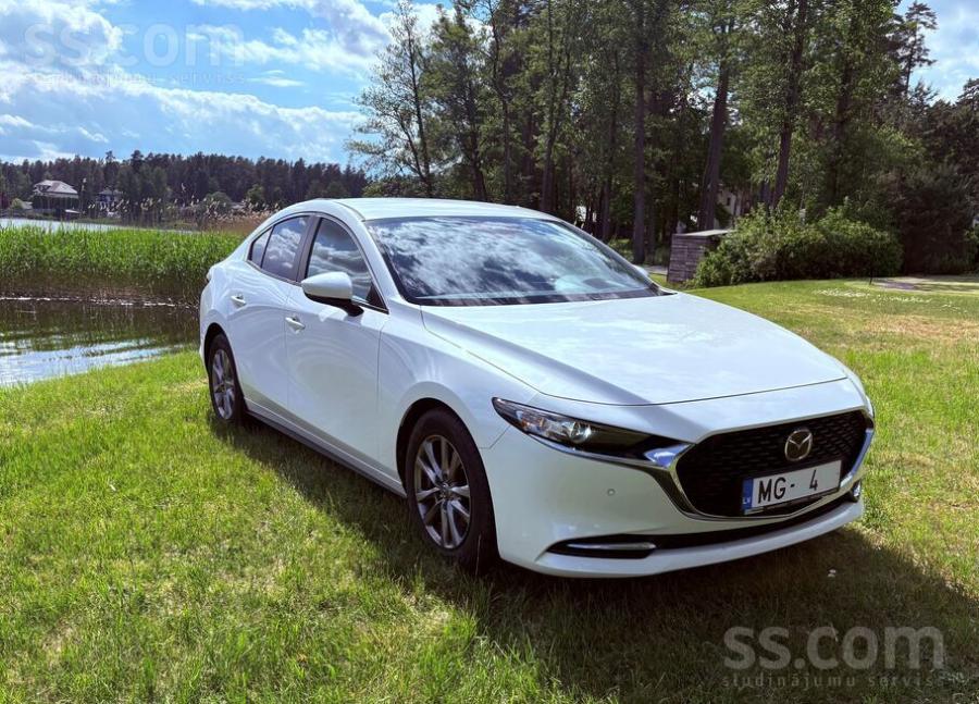 White Mazda 3 2020 in Riga, with an engine capacity of 2.00 L and mileage of 112 thousand km for 20500 €, photo 4 on AUTOMOTO.COM.LV