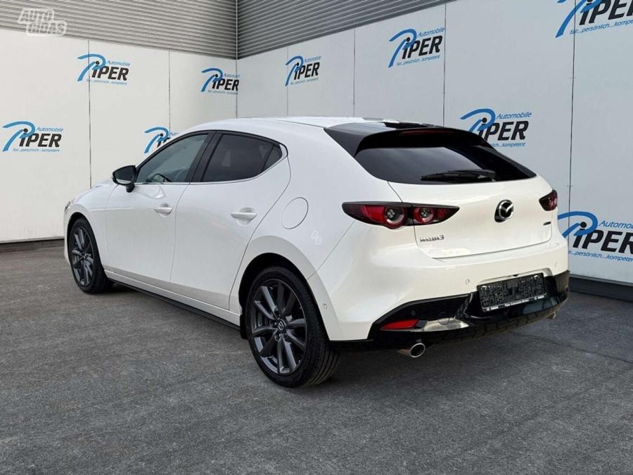 White Mazda 3 2021 in Kaunas, with an engine capacity of 2.00 L and mileage of 32 thousand km for 24307 €, photo 4 on AUTOMOTO.COM.LV