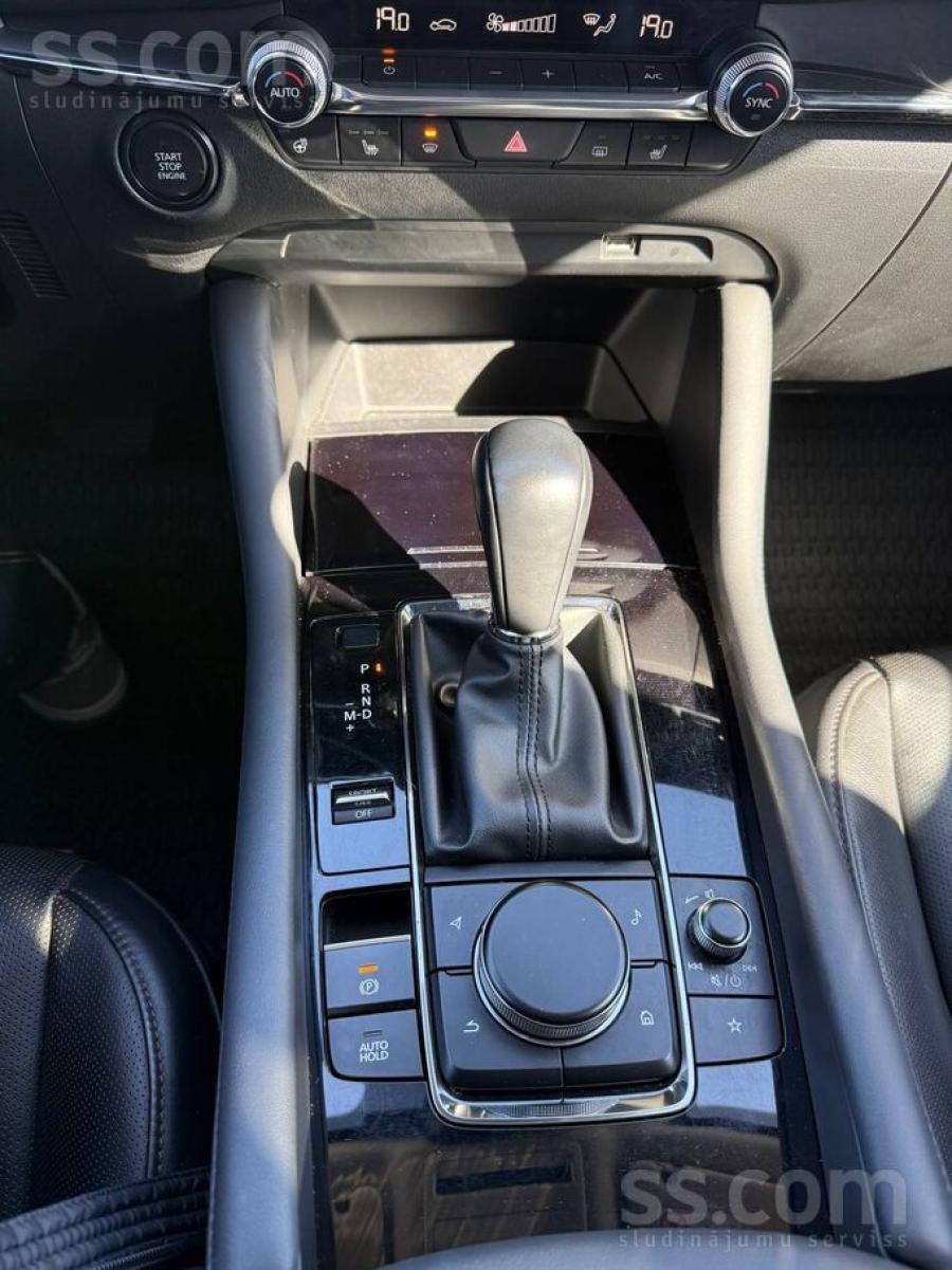 Balts Mazda 3 2022 Rīga, ar dzinēja tilpumu 2.00 L un nobraukumu 47 tūkst. km par 18900 €, foto 16 vietnē AUTOMOTO.COM.LV