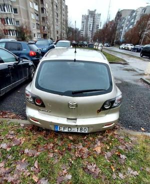 Yellow Mazda 3 2008 in Vilnius, with an engine capacity of 1.60 L and mileage of 172 thousand km for 450 €, photo  on AUTOMOTO.COM.LV