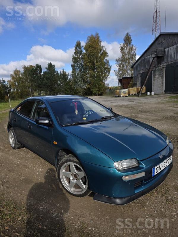 Green Mazda 323 1997 in Aluksne, with an engine capacity of 1.50 L and mileage of 291 thousand km for 1650 €, photo 3 on AUTOMOTO.COM.LV