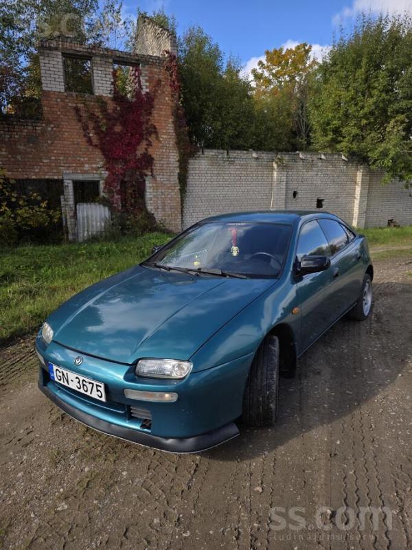 Green Mazda 323 1997 in Aluksne, with an engine capacity of 1.50 L and mileage of 291 thousand km for 1650 €, photo 4 on AUTOMOTO.COM.LV