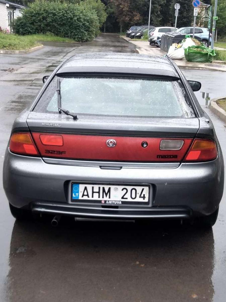 Pelēks Mazda 323 1995 Viļņa, ar dzinēja tilpumu 1.49 L un nobraukumu 290 tūkst. km par 1600 €, foto 4 vietnē AUTOMOTO.COM.LV