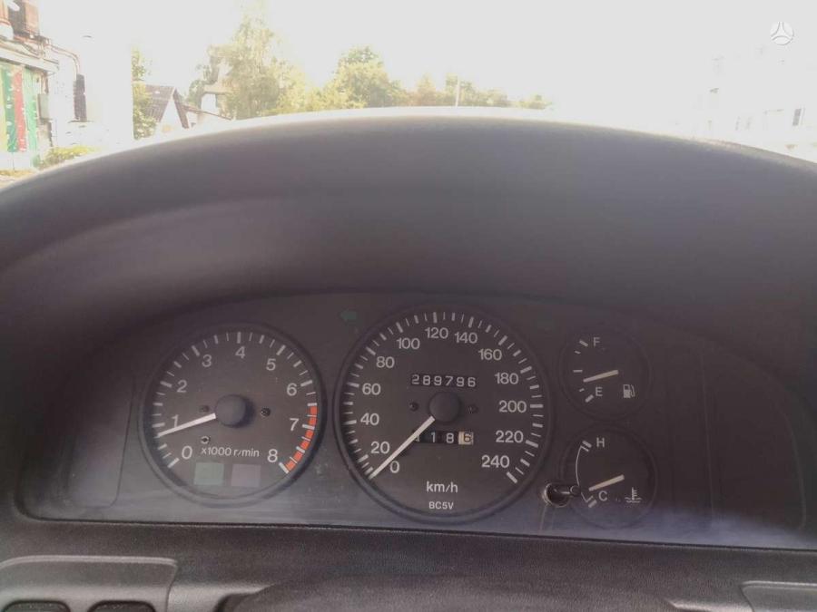 Pelēks Mazda 323 1995 Viļņa, ar dzinēja tilpumu 1.49 L un nobraukumu 290 tūkst. km par 1600 €, foto 6 vietnē AUTOMOTO.COM.LV