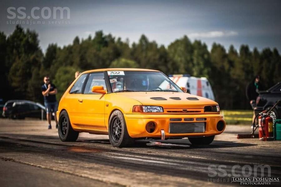 Orange Mazda 323 1990 in Riga, with an engine capacity of 1.80 L and mileage of 193 thousand km for 15000 €, photo 1 on AUTOMOTO.COM.LV