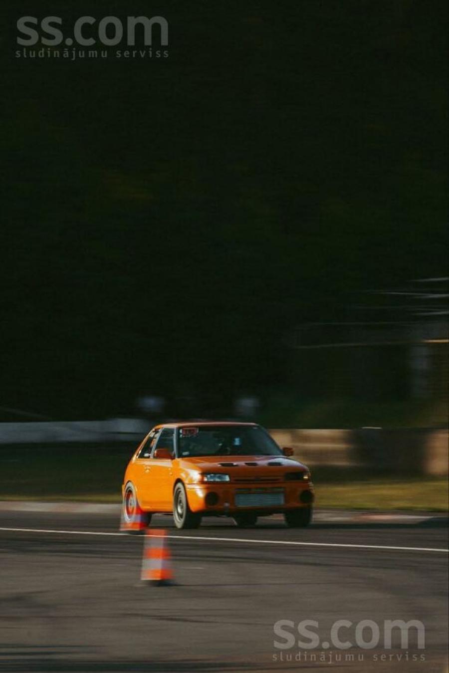 Orange Mazda 323 1990 in Riga, with an engine capacity of 1.80 L and mileage of 193 thousand km for 15000 €, photo 2 on AUTOMOTO.COM.LV