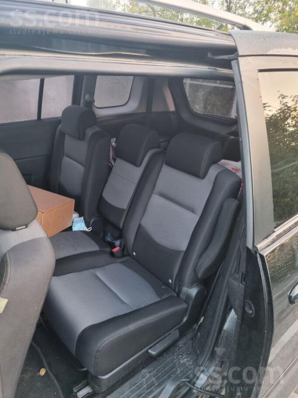 Black Mazda 5 2006 in Daugavpils, with an engine capacity of 2.00 L and mileage of 363 thousand km for 1300 €, photo 7 on AUTOMOTO.COM.LV