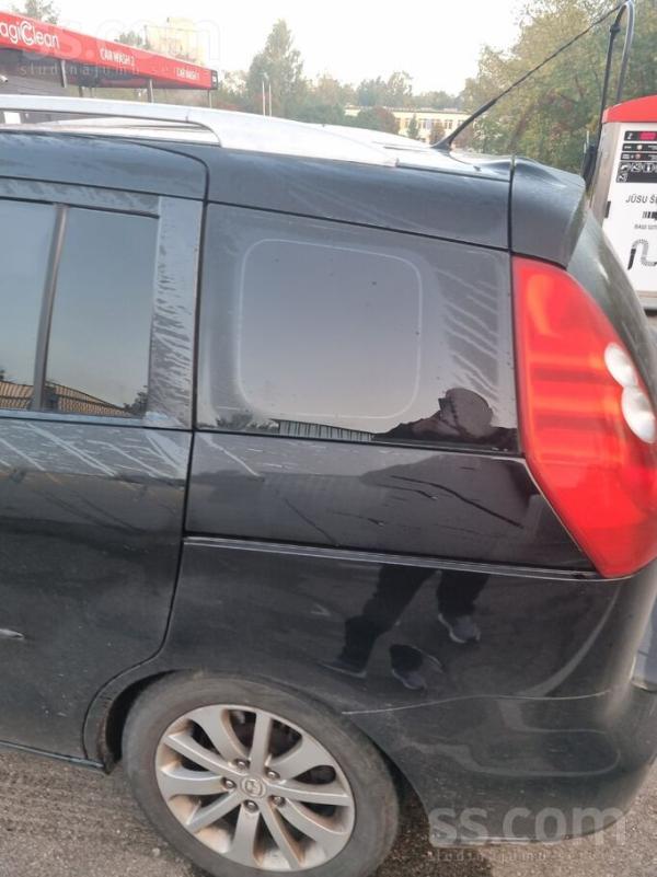 Black Mazda 5 2006 in Daugavpils, with an engine capacity of 2.00 L and mileage of 363 thousand km for 1300 €, photo 8 on AUTOMOTO.COM.LV