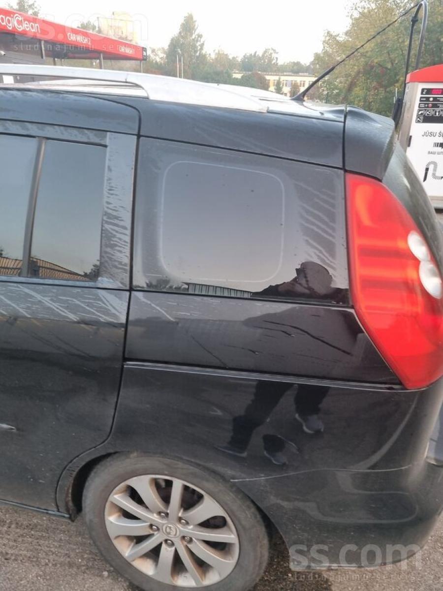 Black Mazda 5 2006 in Daugavpils, with an engine capacity of 2.00 L and mileage of 363 thousand km for 1300 €, photo 8 on AUTOMOTO.COM.LV