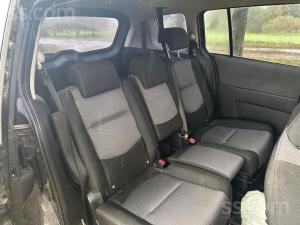 Black Mazda 5 2007 in Liepaja, with an engine capacity of 2.00 L and mileage of 206 thousand km for 1500 €, photo 5 on AUTOMOTO.COM.LV