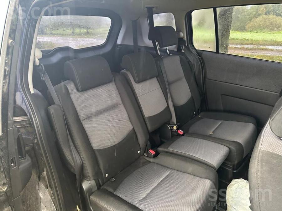 Black Mazda 5 2007 in Liepaja, with an engine capacity of 2.00 L and mileage of 206 thousand km for 1500 €, photo 5 on AUTOMOTO.COM.LV