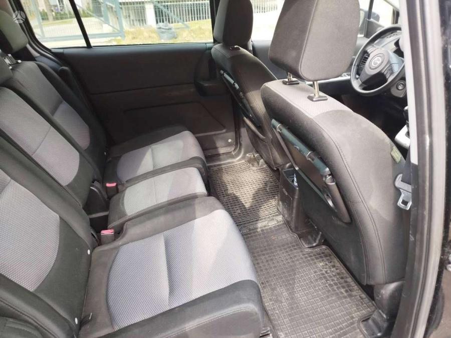 Black Mazda 5 2008 in Vilnius, with an engine capacity of 2.00 L and mileage of 260 thousand km for 1700 €, photo 4 on AUTOMOTO.COM.LV