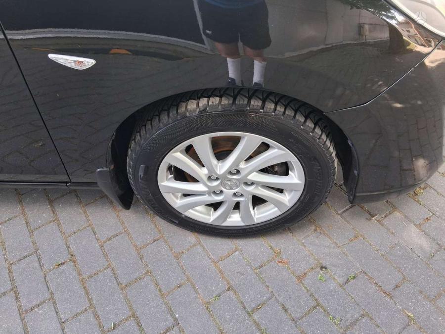 Black Mazda 5 2011 in Marijampole, with an engine capacity of 1.56 L and mileage of 237 thousand km for 3950 €, photo 32 on AUTOMOTO.COM.LV