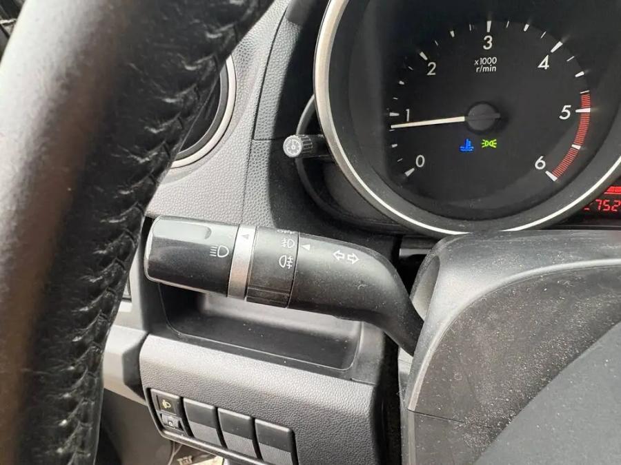 Melns Mazda 5 2012 Daugavpils, ar dzinēja tilpumu 1.60 L un nobraukumu 275 tūkst. km par 3450 €, foto 14 vietnē AUTOMOTO.COM.LV