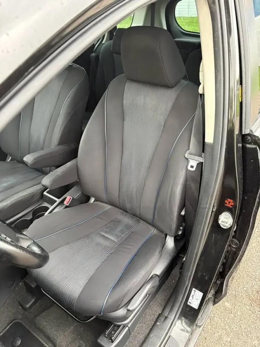 Melns Mazda 5 2012 Daugavpils, ar dzinēja tilpumu 1.60 L un nobraukumu 275 tūkst. km par 3450 €, foto 18 vietnē AUTOMOTO.COM.LV