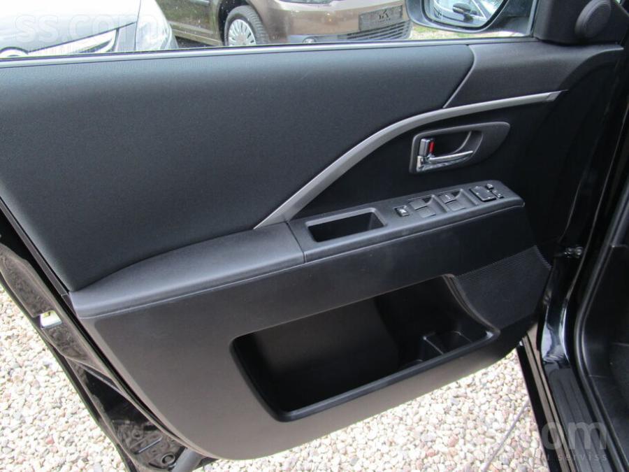 Black Mazda 5 2013 in Daugavpils, with an engine capacity of 1.60 L and mileage of 190 thousand km for 3990 €, photo 10 on AUTOMOTO.COM.LV