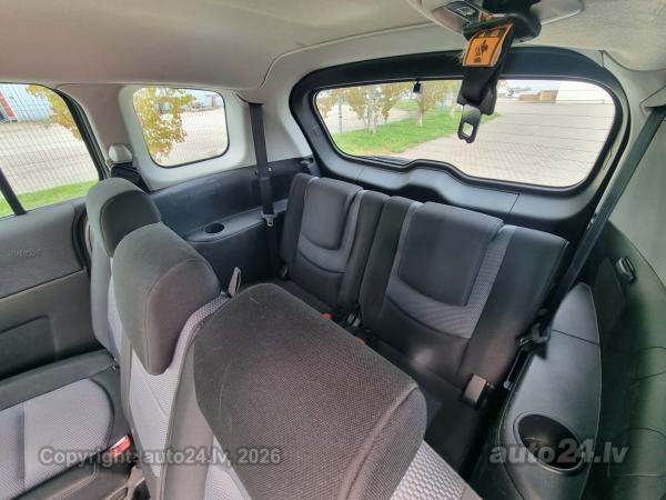 Black Mazda 5 2006 in Kardla, with an engine capacity of 1.80 L and mileage of 142 thousand km for 699 €, photo 5 on AUTOMOTO.COM.LV