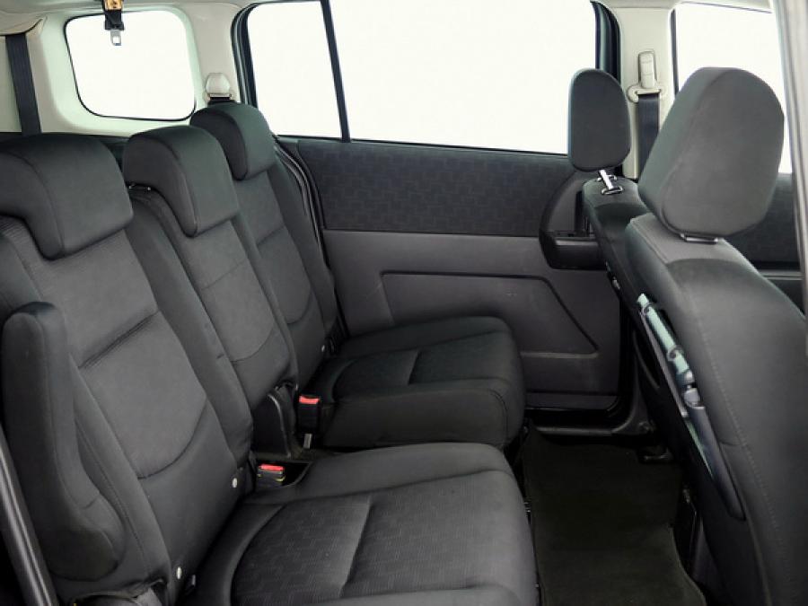 Black Mazda 5 2008 in Tallinn, with an engine capacity of 2.00 L and mileage of 279 thousand km for 1599 €, photo 8 on AUTOMOTO.COM.LV