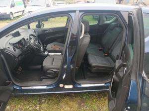 Black Mazda 5 2011 in Taurage, with an engine capacity of 1.60 L and mileage of 254 thousand km for 2900 €, photo 14 on AUTOMOTO.COM.LV