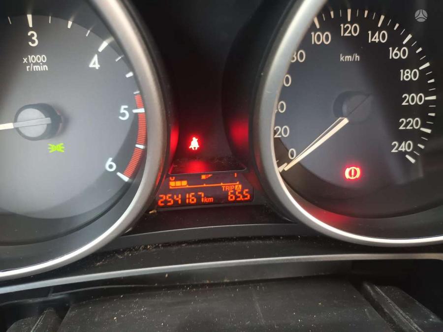 Brūns Mazda 5 2011 Tauragė, ar dzinēja tilpumu 1.60 L un nobraukumu 254 tūkst. km par 3700 €, foto 17 vietnē AUTOMOTO.COM.LV
